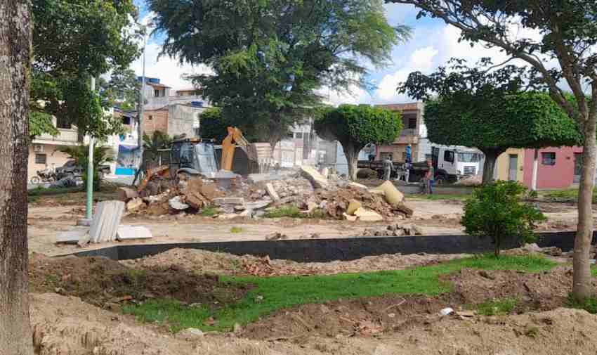 Prefeitura de União demole coreto da Praça do Rocha