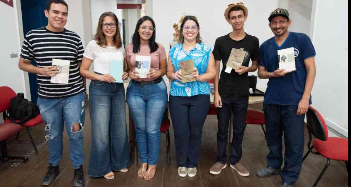 Clube da Leitura retoma atividades na Biblioteca Pública Estadual Graciliano Ramos